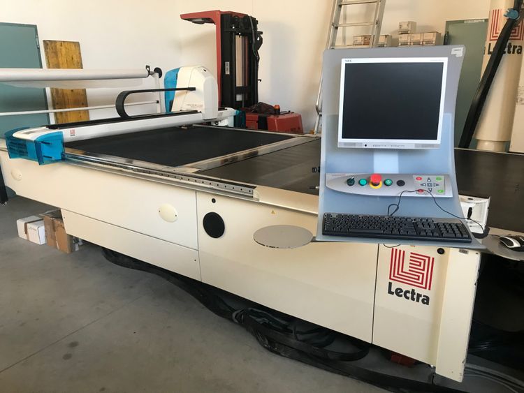 Lectra M-55 automatic cutting machine