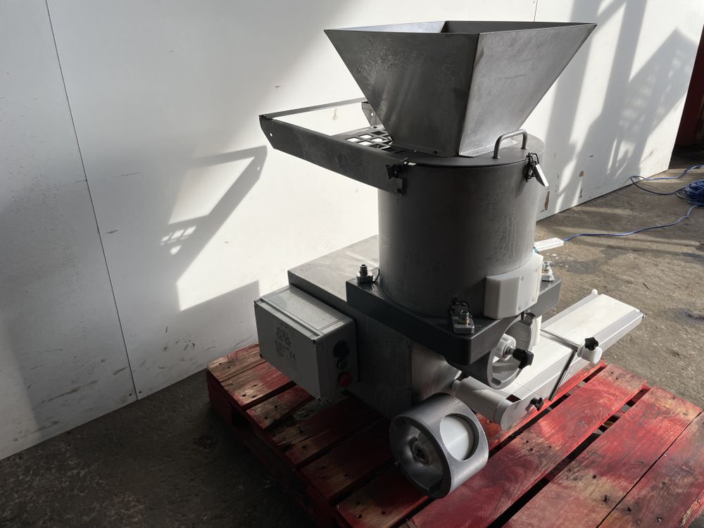 Formatic R2200 burger machine