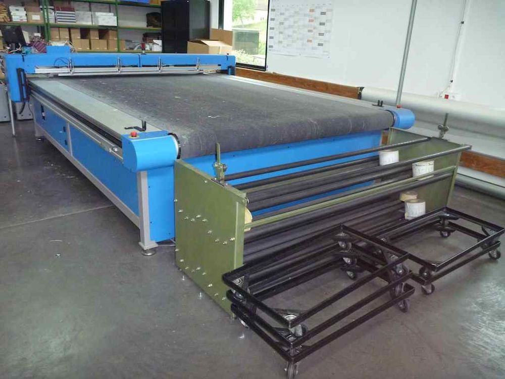 GENESIS CONVEYOR Conveyorised cutter/plotter