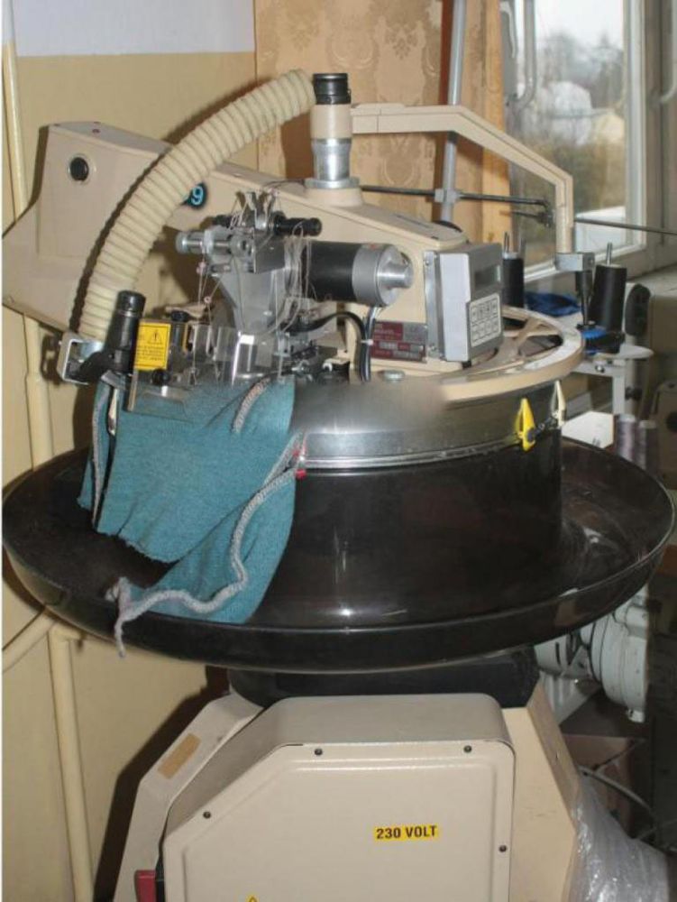 Conti Complett 499 overlock and linking machine