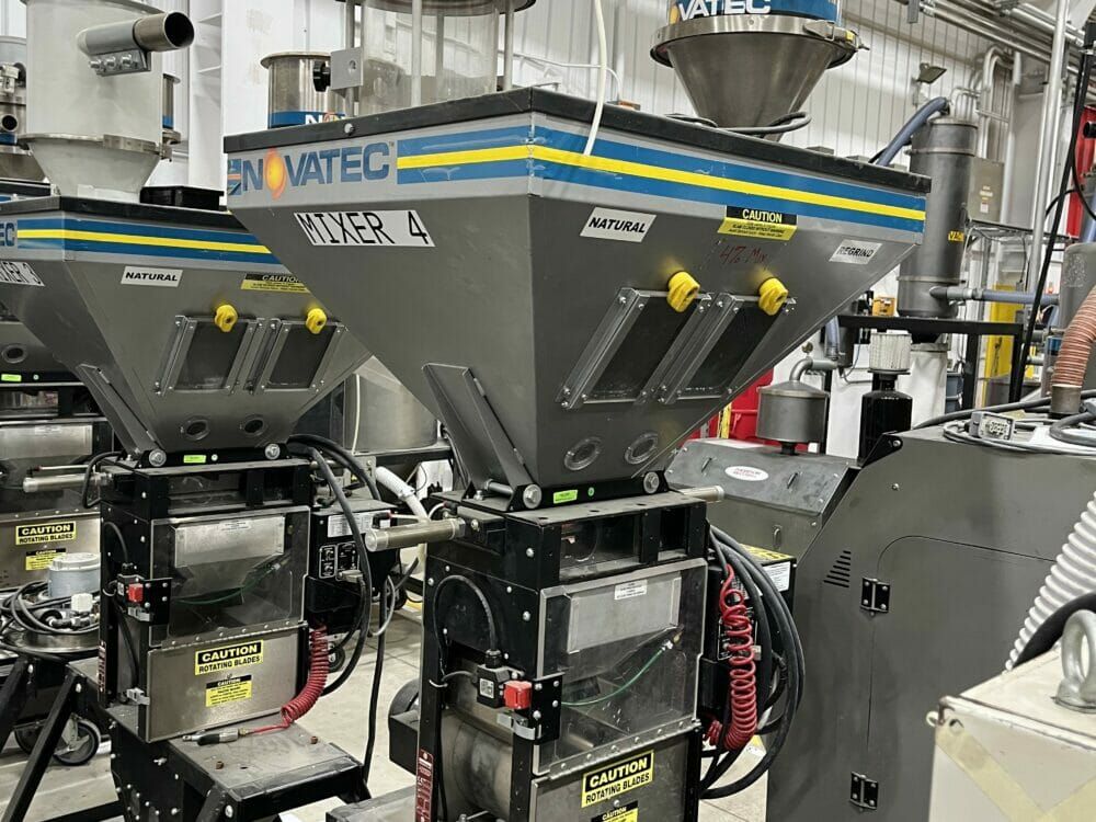 6 Novatec WSB220 Two Component Blender