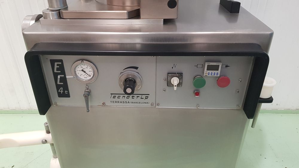 Tecnotrip EC4T EMBUTIDORA CONTINUA CON VACÍO