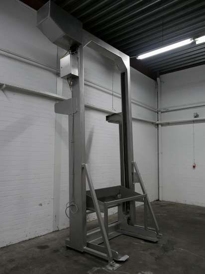 Scanio K100 Dolav Lifter