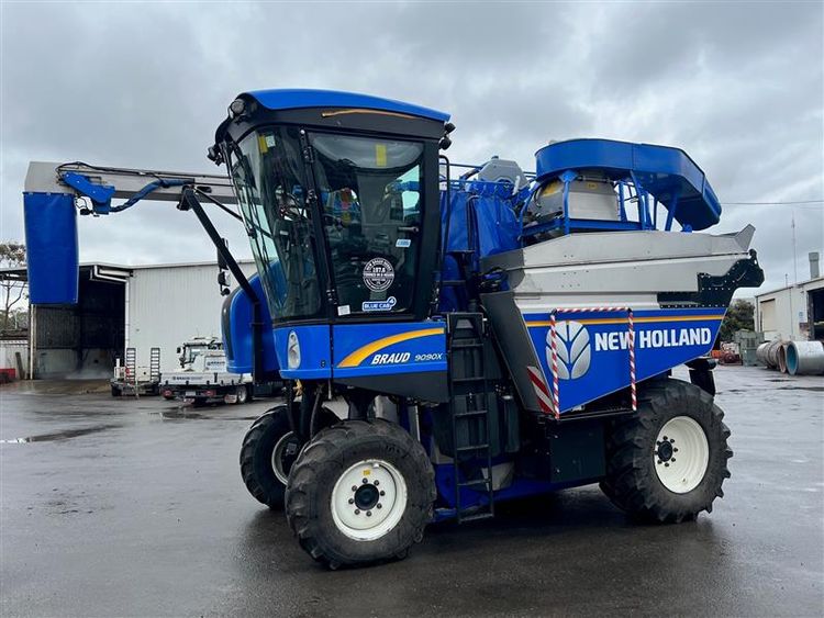 BRAUD Grape Harvester