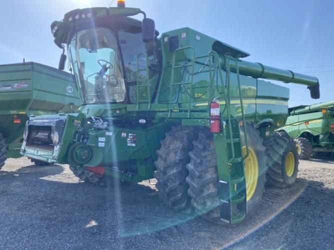 John Deere S780 Combine