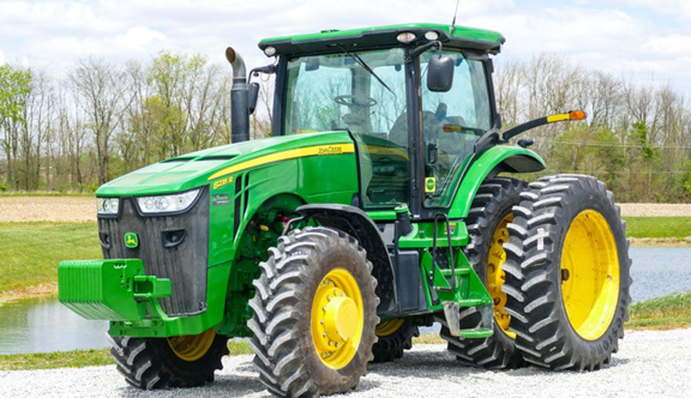 John Deere 8235R