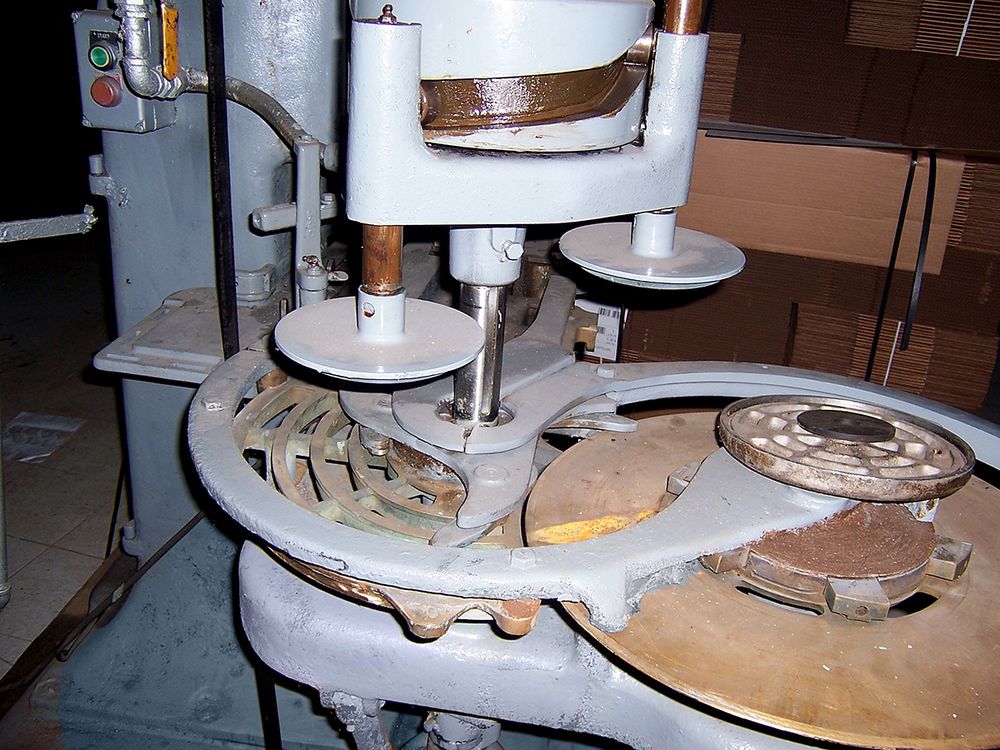 Canco 08, Can Seamer (603 x 700) cans