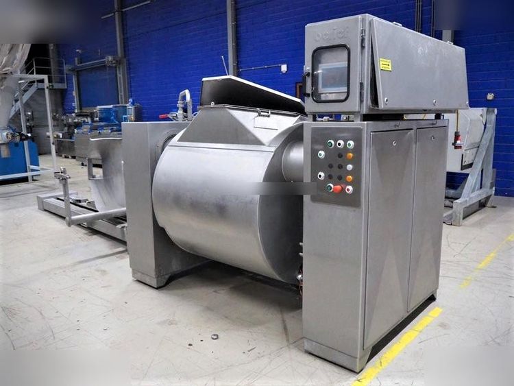 Berief TILTABLE COOKING AND ROASTING KETTLE WITH LIFTER