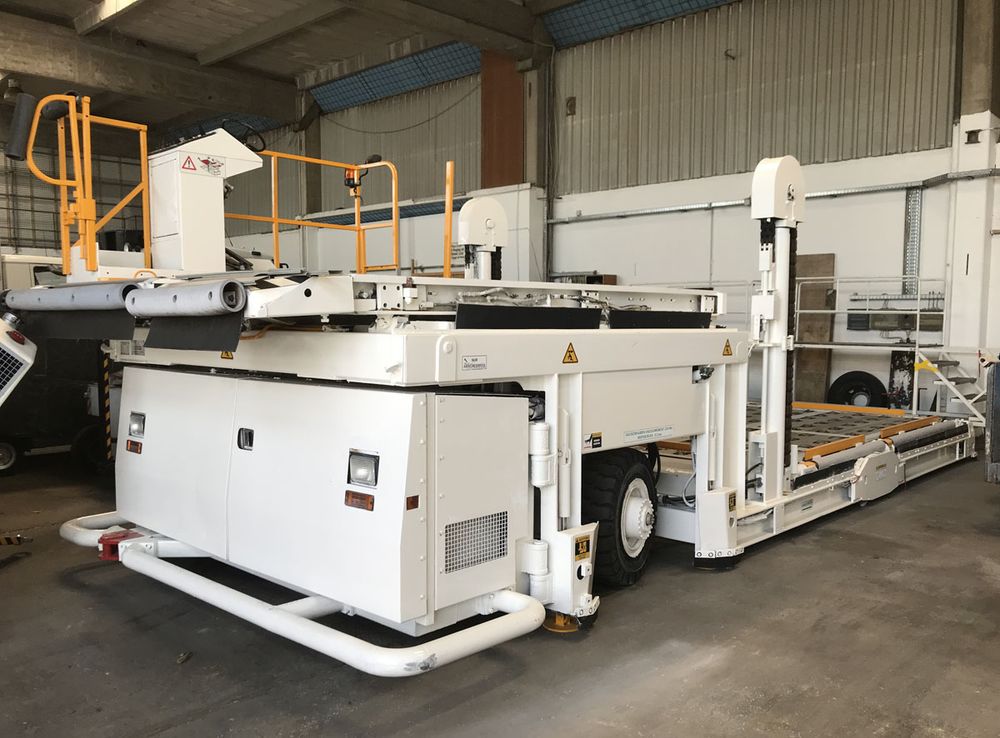 FMC CMNDR-G-S Lower deck loaders