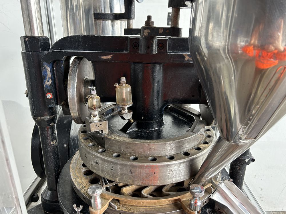 Manesty BB3B Rotart tablet press