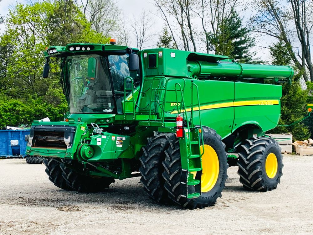 John Deere S770 Combine