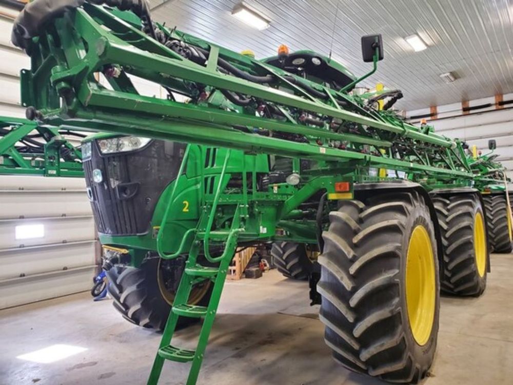 John Deere R4045 Sprayer