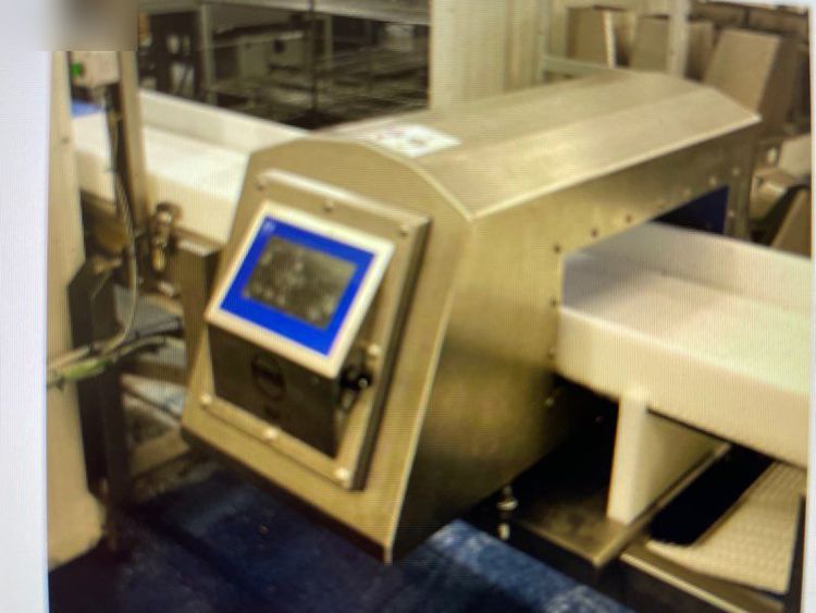 Loma Metal detector with conveyor