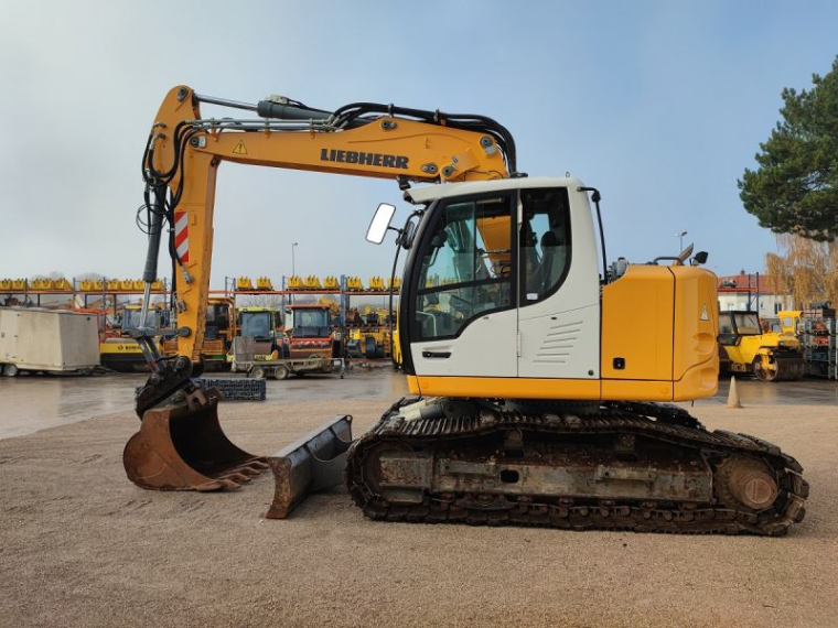 Liebherr R 914 COMPACT LITRONIC Tracked Excavator