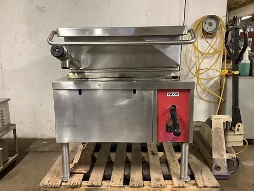 Vulcan VG30 30 Gallon Natural Gas Manual Tilt Skillet