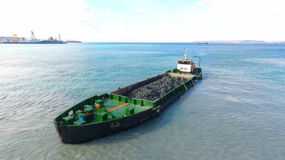 Split hopper barge, self-propelled