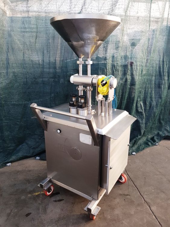 CREAM DEPOSITOR WITH HOPPER