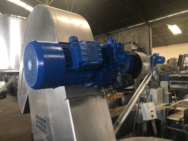 WET HOPPER WITH CASTORS