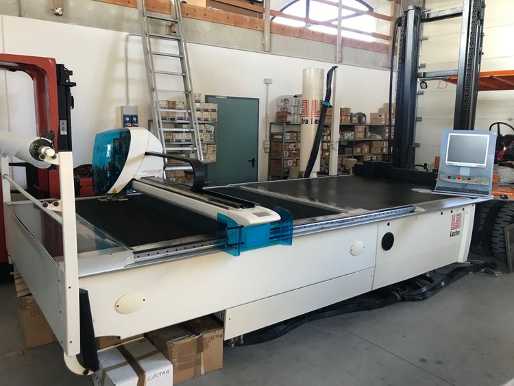 Lectra M-55 automatic cutting machine