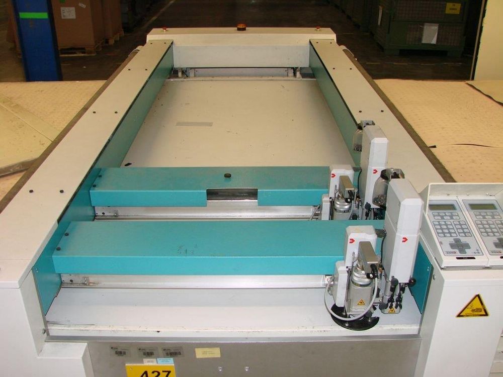 Zund Humantec LC 270/640 D Double table high performance cutter + punch