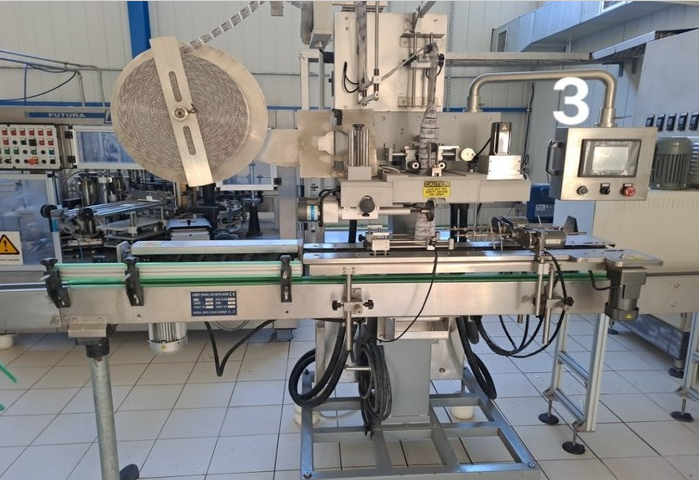 SLEEVER MACHINE WITH TUNNEL