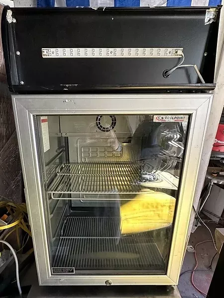 AHT Cool Point CTB100, Self Contained Countertop Cooler