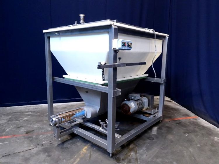 Karl Schnell 670 Hopper with 2 augers