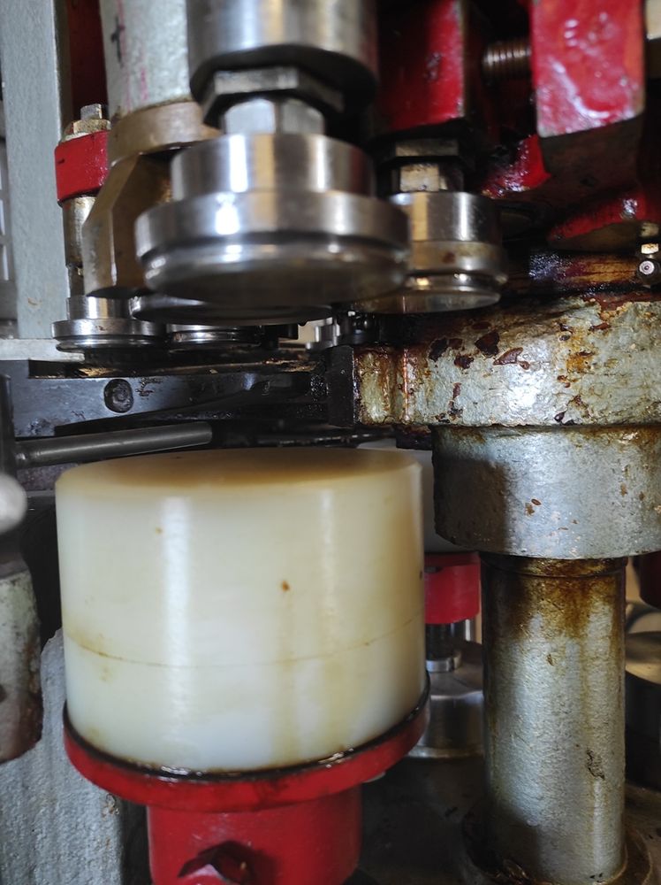 AUTOMATIC CAN SEAMER TALLERES GUTIÉRREZ ALFARO WITH 6 SEAMING HEADS 65mm