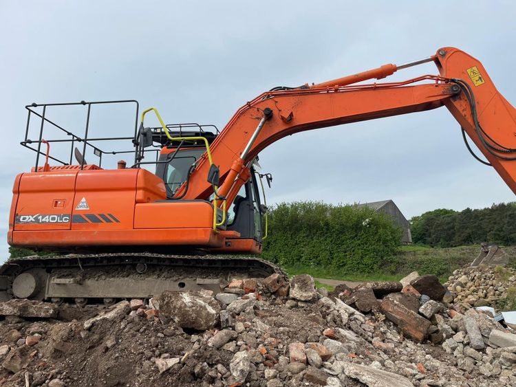 Doosan DX140LC-3 Tracked Excavator