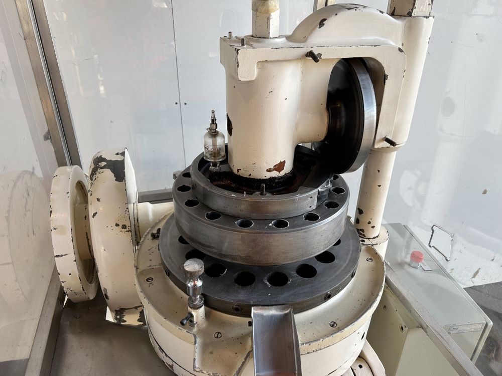 Manesty D3b Tablet Press