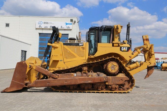 Caterpillar D 8T Dozer