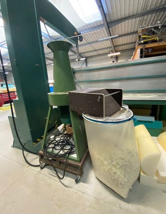 Flaker foam crusher