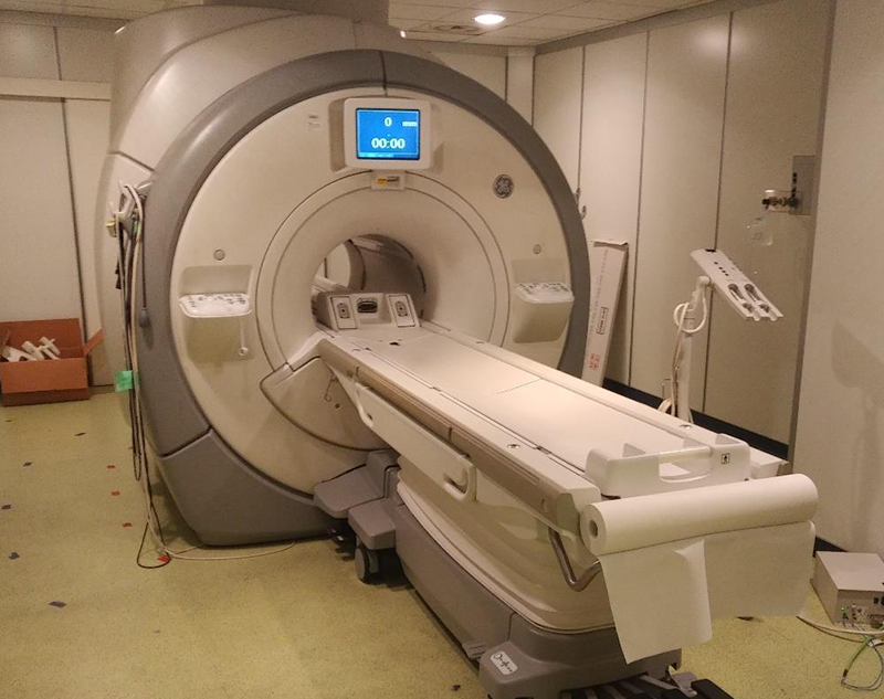 GE Healthcare Discovery MR750 3.0T MRI