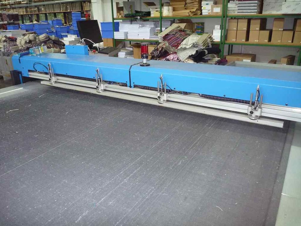 GENESIS CONVEYOR Conveyorised cutter/plotter