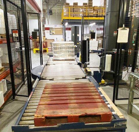 Lantech QAUTO Automatic Pallet Stretch Wrapper with Conveyors