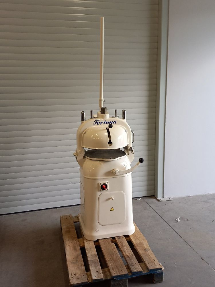 Fortuna 4 semi-automatic divider-rounder