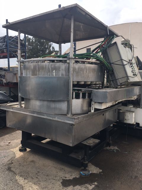 Comaco AGM 8 CAN SEAMER WITH MOTORIZED PLATE AND 36- VALVE VACUUM ...