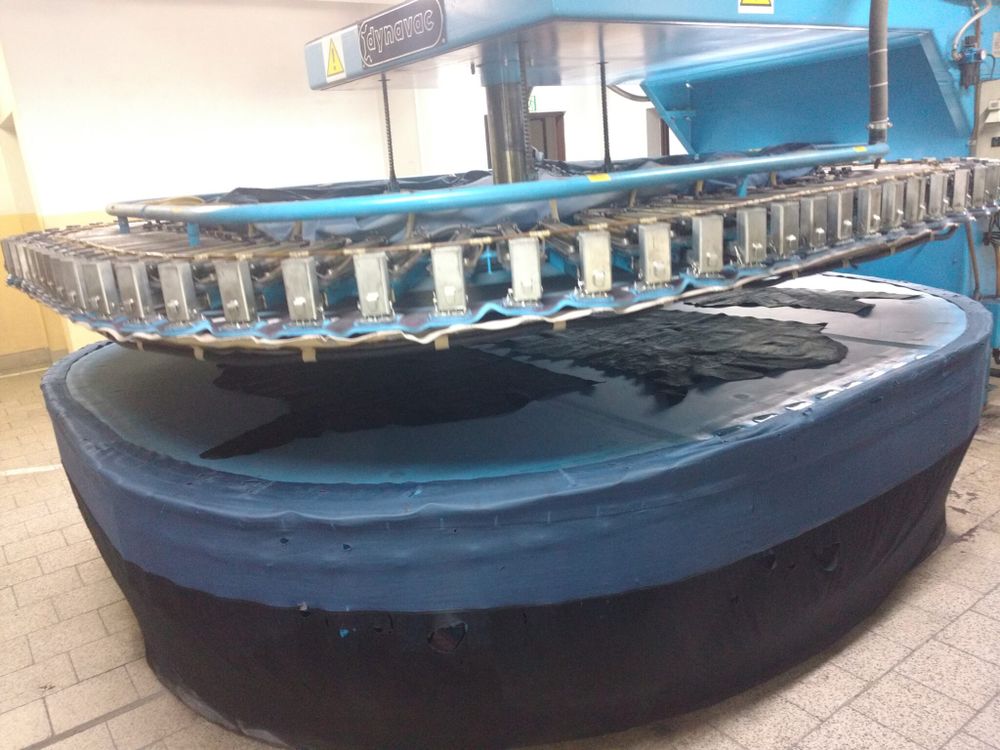 Dynavac 4000 Membrane Stretching