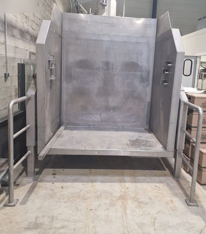 Full stainless steel box turner