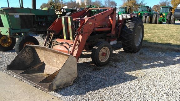 International 574 Tractor