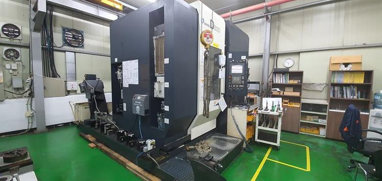 Makino D500 CNC SIMULTANEOUS 5 AXIS MACHINING CENTER 5 Axis