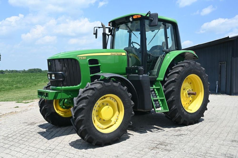 John Deere 7330 Tractor