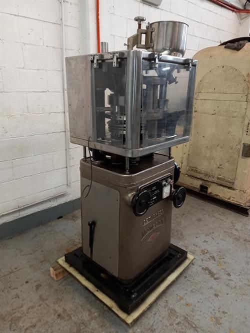 Manesty Betapress 16 station rotary tablet press