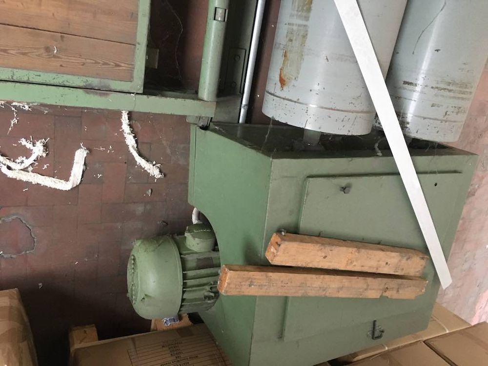 Cobble tufting machine