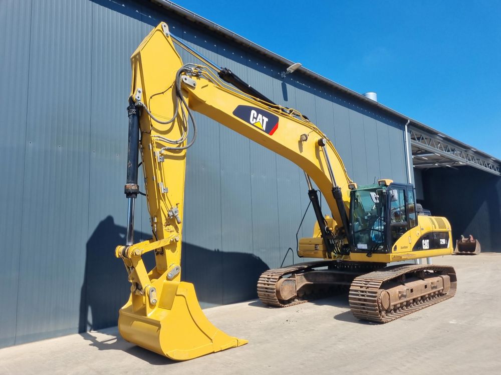 Caterpillar 329D Tracked Excavator