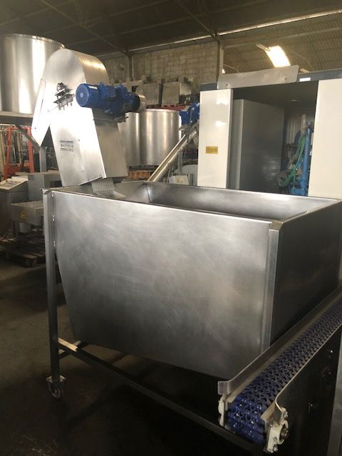 WET HOPPER WITH CASTORS