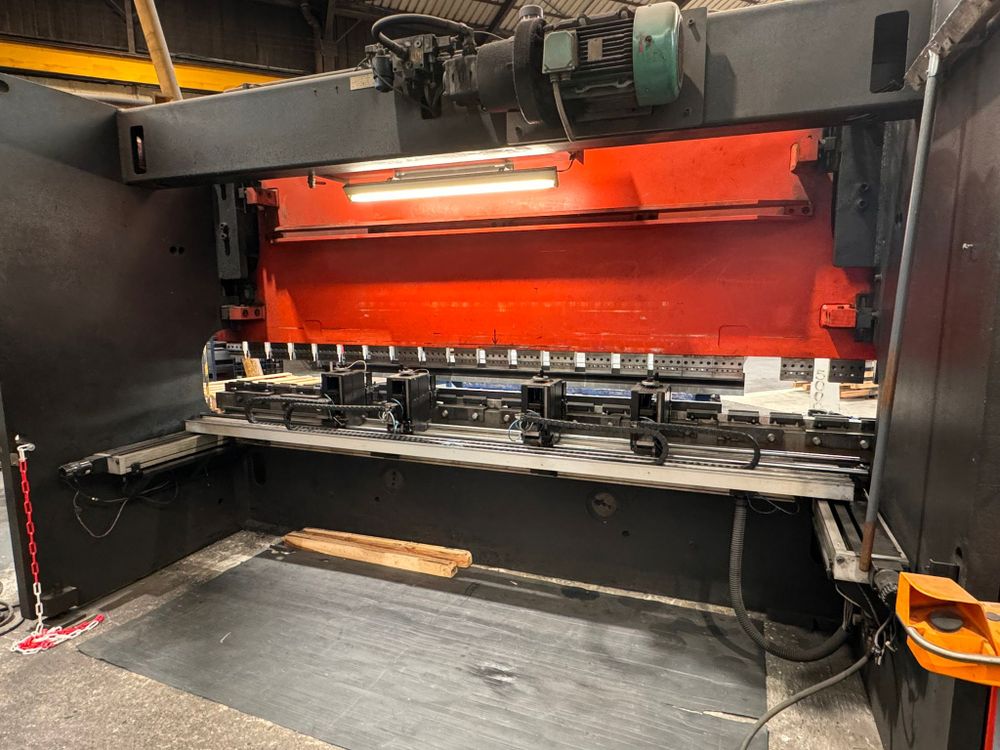 Amada Hfb 4000m 220 T