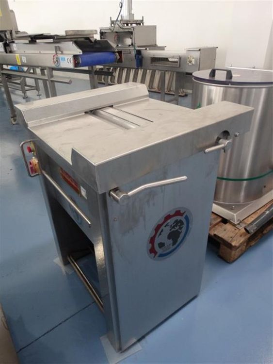 Nock skinning machine