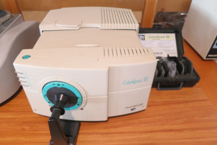 Hunterlab Color Quest spectrophotometer