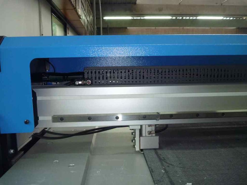 GENESIS CONVEYOR Conveyorised cutter/plotter